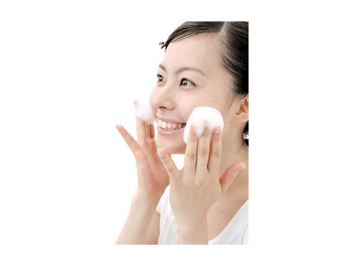 いずみ市民生協 1月4回（PC） 商品詳細 e薬用ハトムギWクレンジング洗顔フォーム